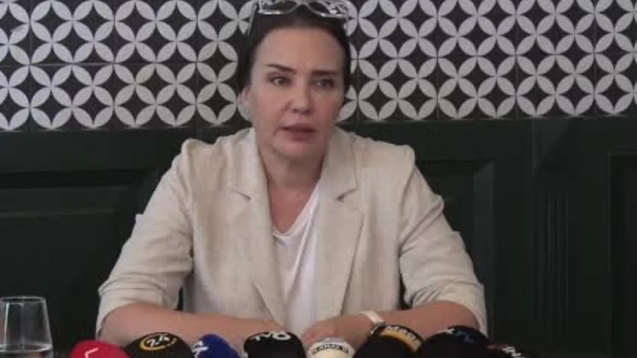 Reha Muhtar’ın Eski Eşi Deniz Uğur’dan Oğlunun Kaçırıldığı İddiası ... Reha Muhtar’ın Eski Eşi Deniz Uğur’dan Oğlunun Kaçırıldığı İddiası ...